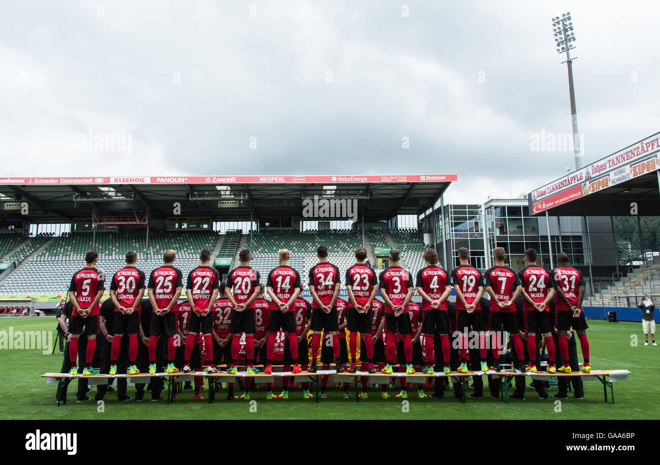 Freiburg, Germany. 5th Aug, 2016. The SC Freiburg team poses for a ...