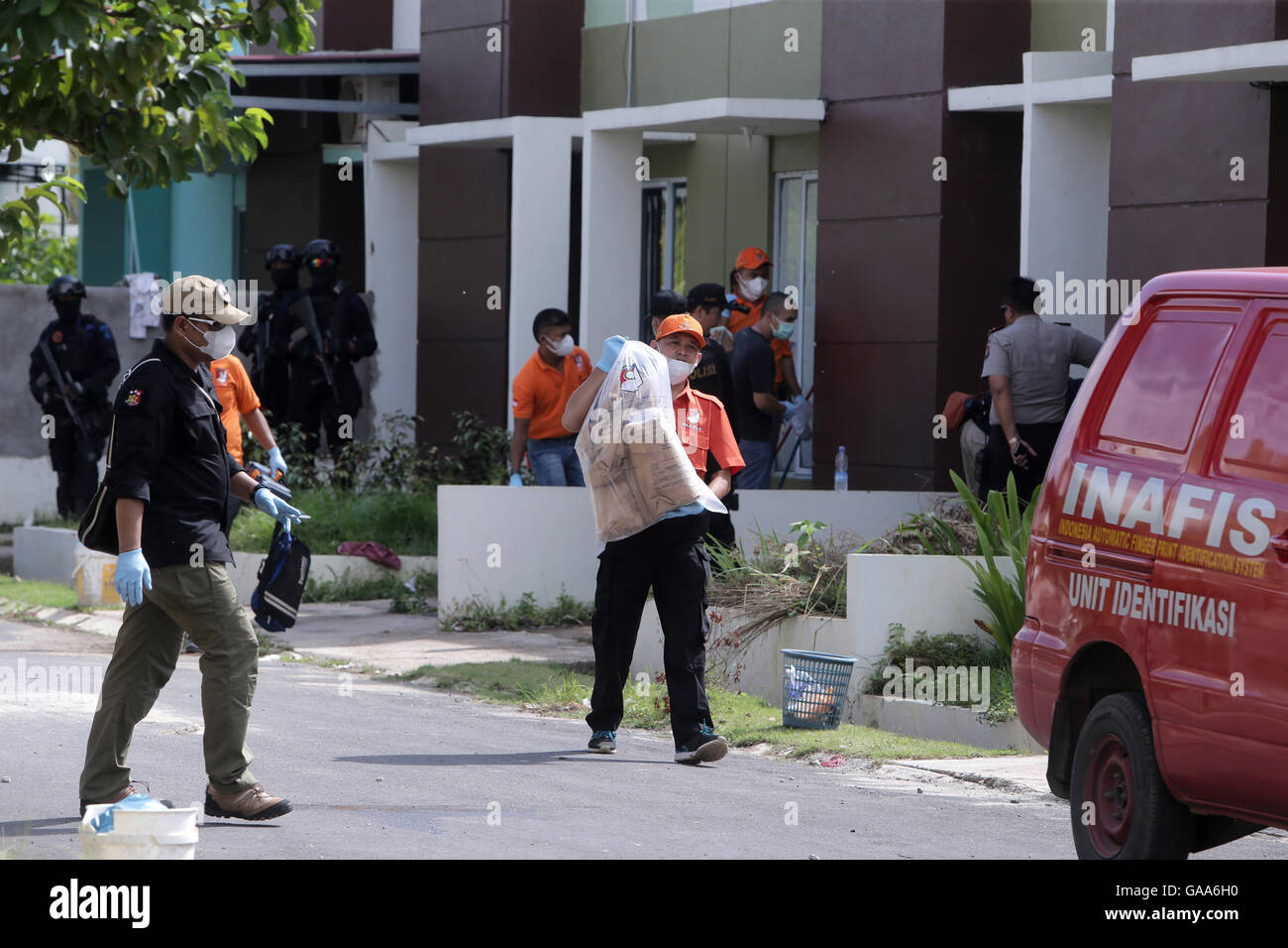 Batam, Riau Islands, Indonesia. 5th Aug, 2016. Indonesian anti-terror ...