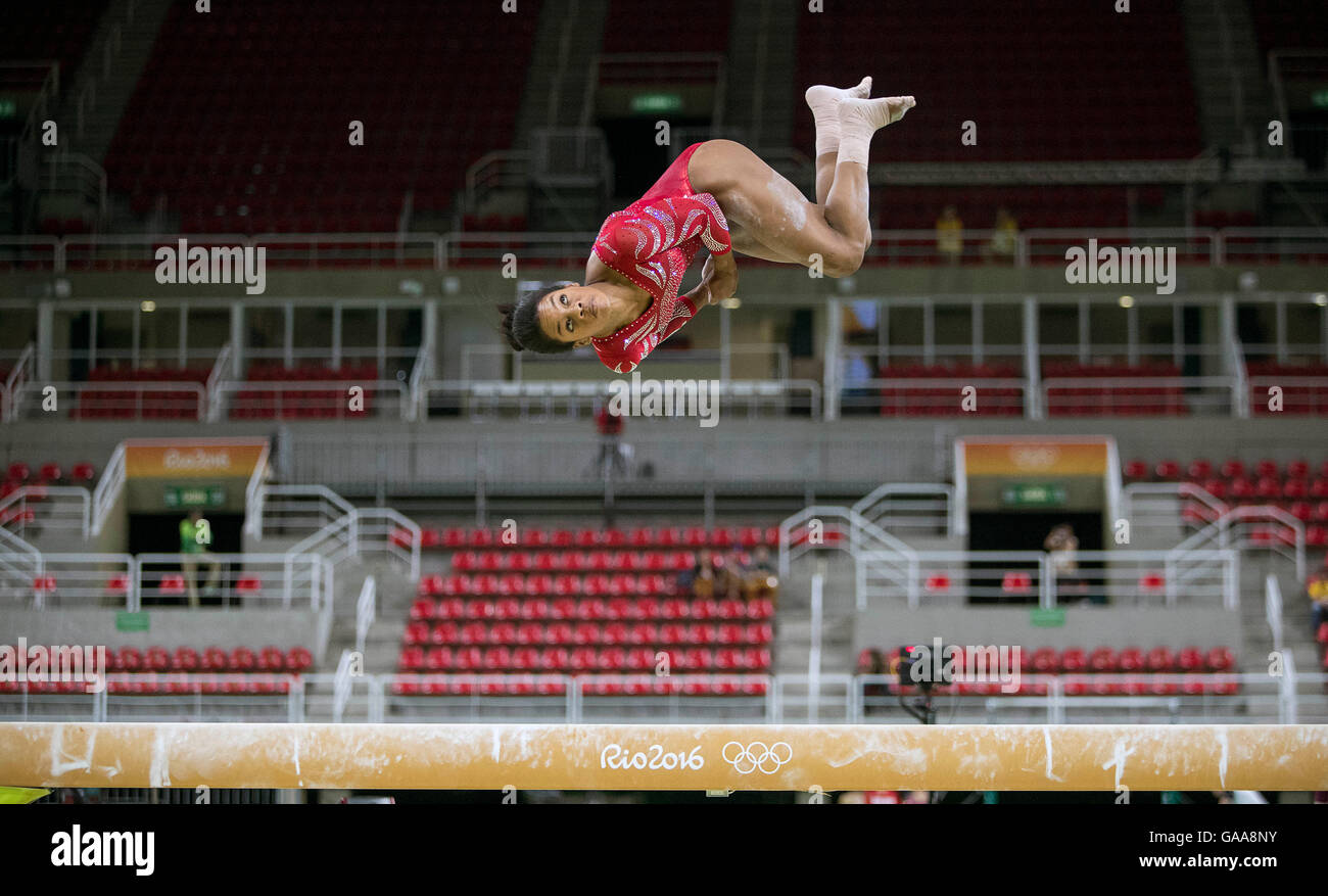 Simone biles olympics beam hi-res stock photography and images - Alamy