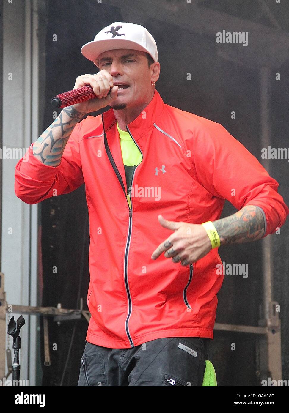 NEW YORK, NY - AUGUST 5: Vanilla Ice performs at the FOX and Friends ...