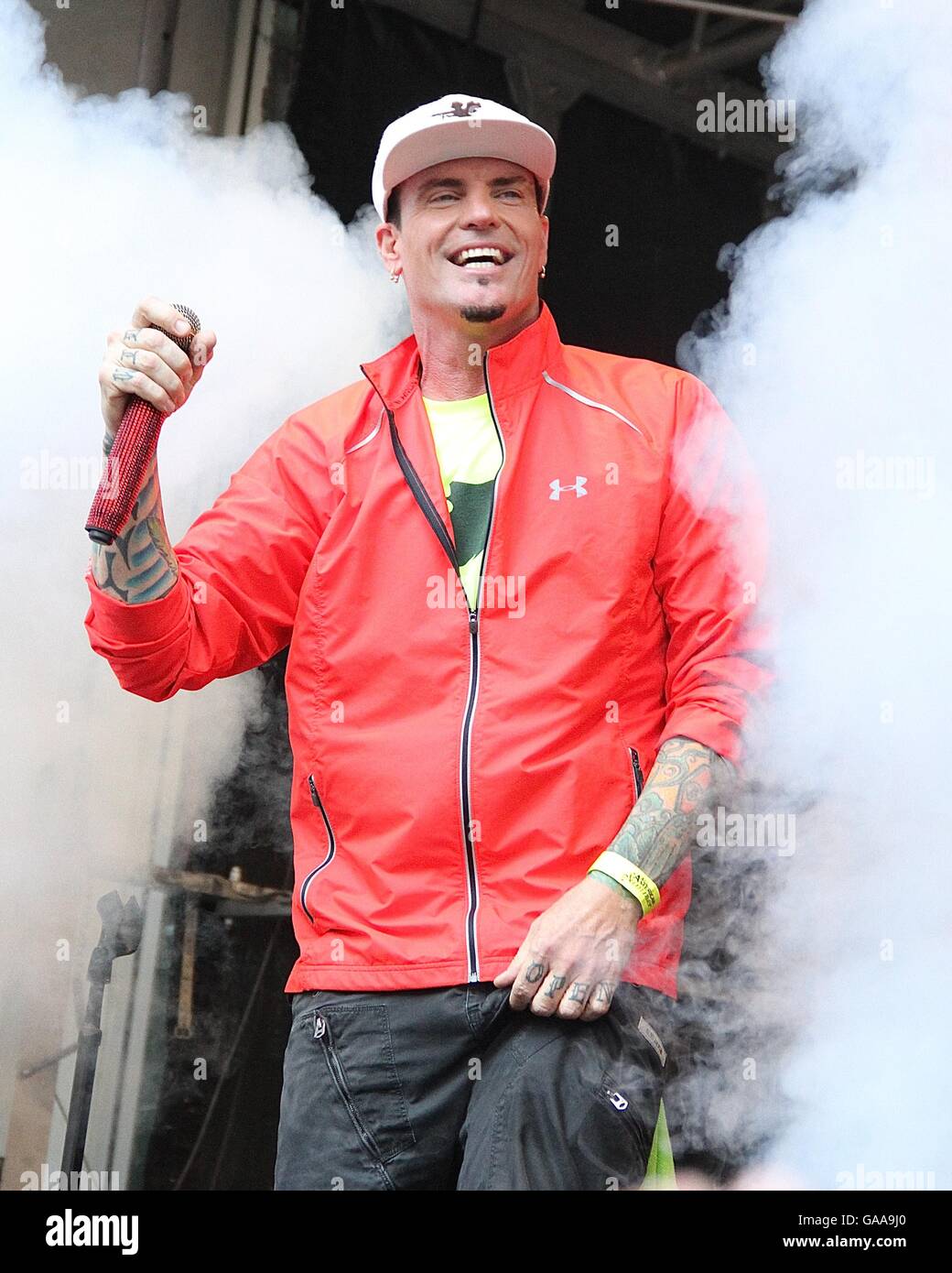 NEW YORK, NY - AUGUST 5: Vanilla Ice performs at the FOX and Friends ...