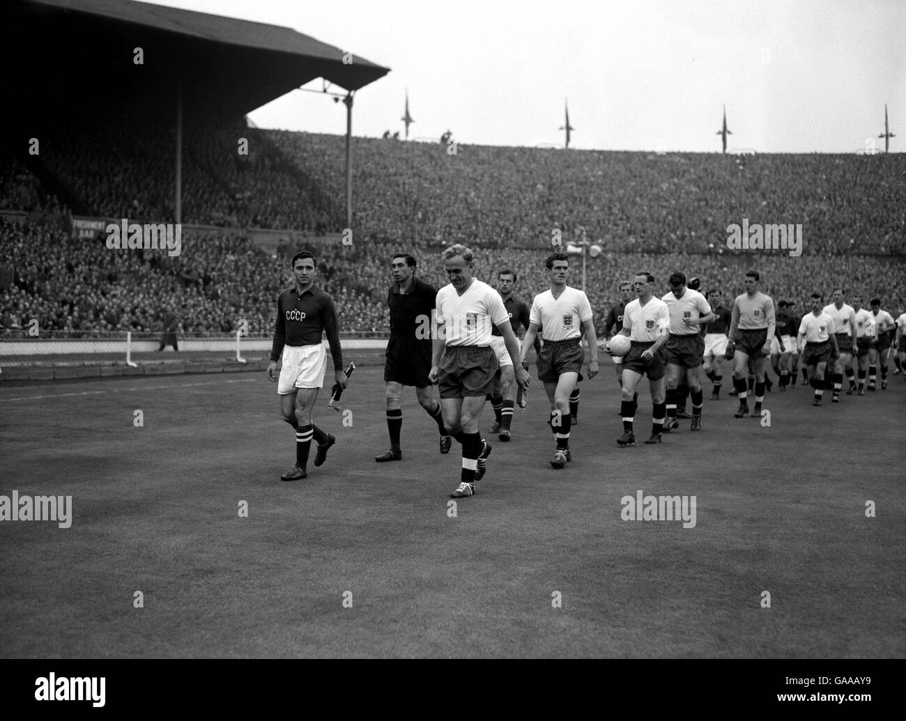 Soccer - Friendly - England v USSR. England captain Billy Wright (r ...