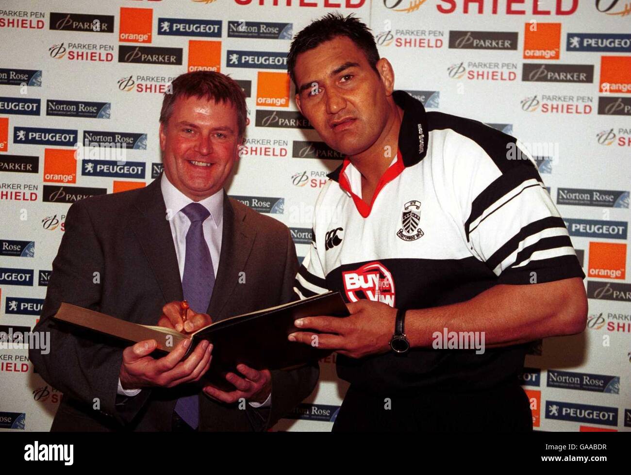 Pontypridd's Dale MacIntosh signs the book with Parker Pen's Ivor ...