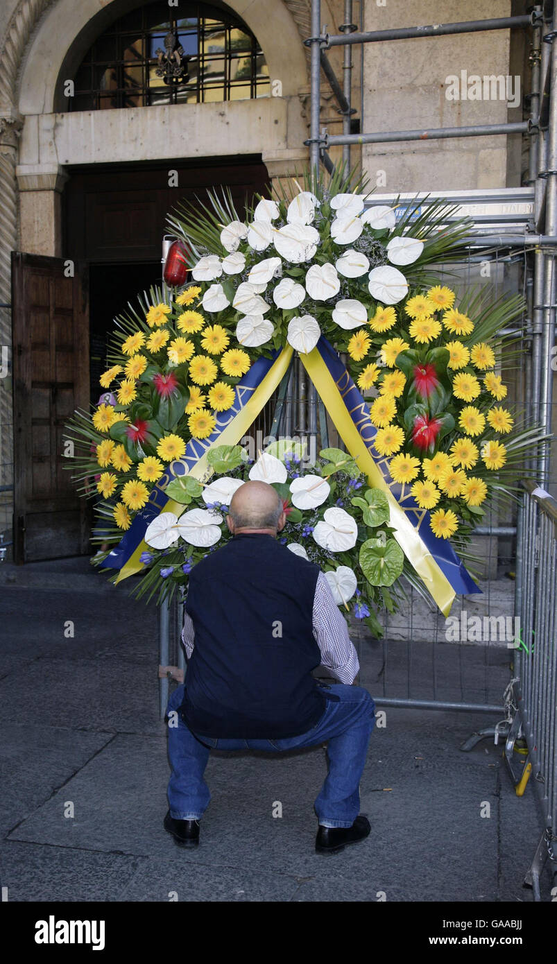 Luciano Pavarotti Funeral Stock Photos & Luciano Pavarotti Funeral ...