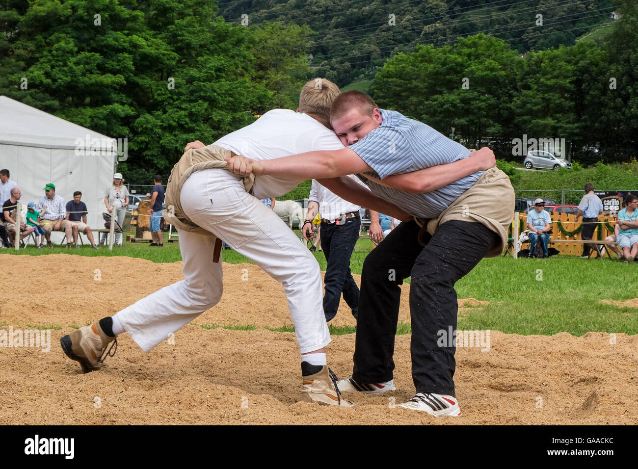 Swiss wrestling hi-res stock photography and images - Alamy