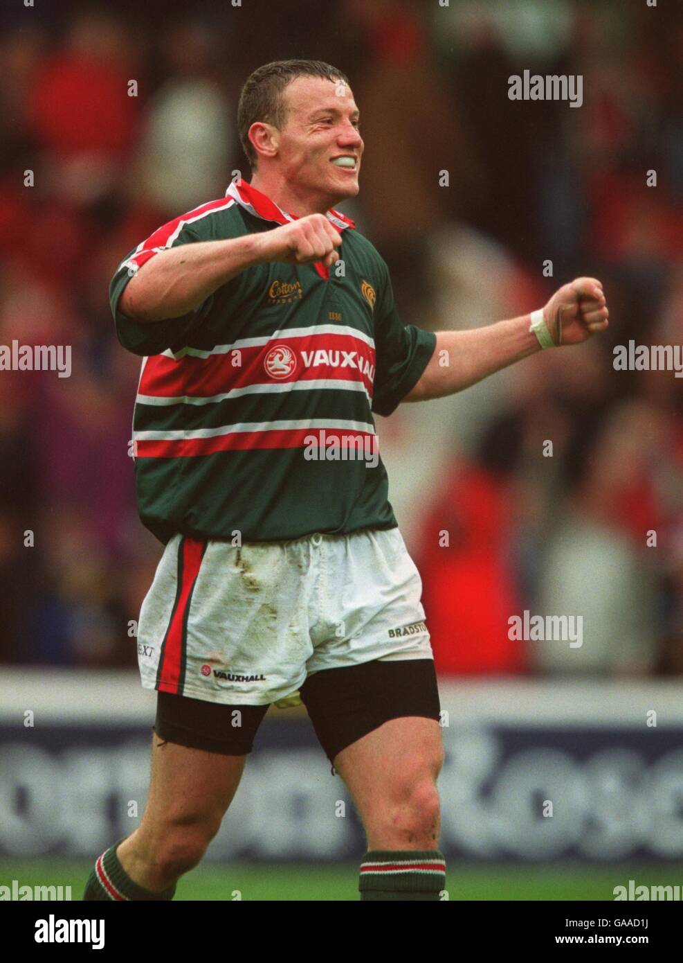 Leicester Tigers' Tim Stimpson celebrates after his late penalty kick ...