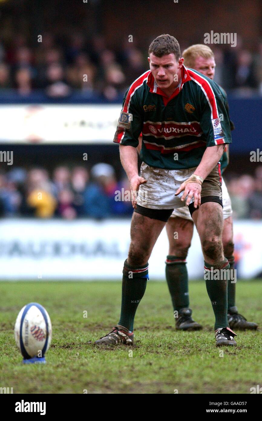 Leicester Tigers' Tim Stimpson lines up a penalty kick Stock Photo - Alamy