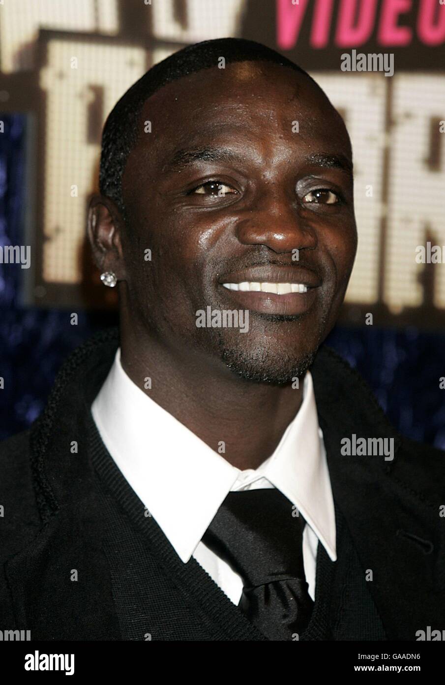 Akon arrives for the MTV Video Music Awards at Palms Casino Resort, Las ...