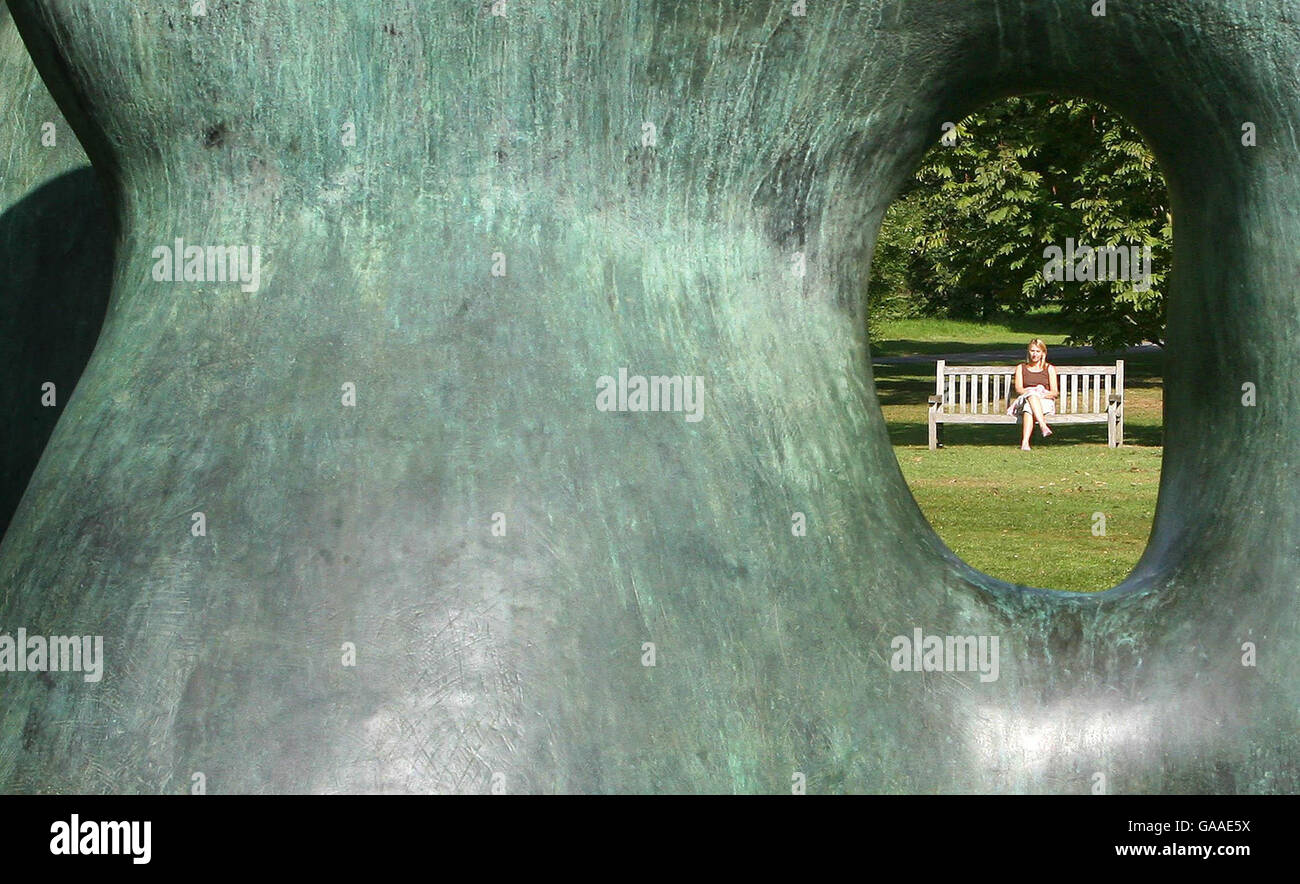 Henry Moore Exhibition Stock Photo - Alamy