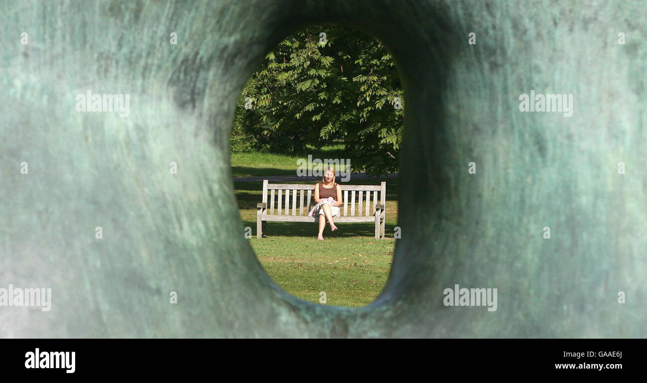 Henry Moore Exhibition Stock Photo - Alamy