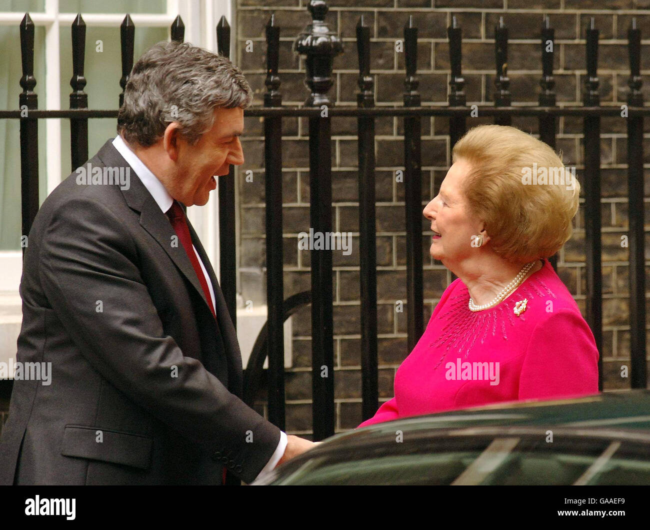Thatcher visits Downing Street Stock Photo - Alamy