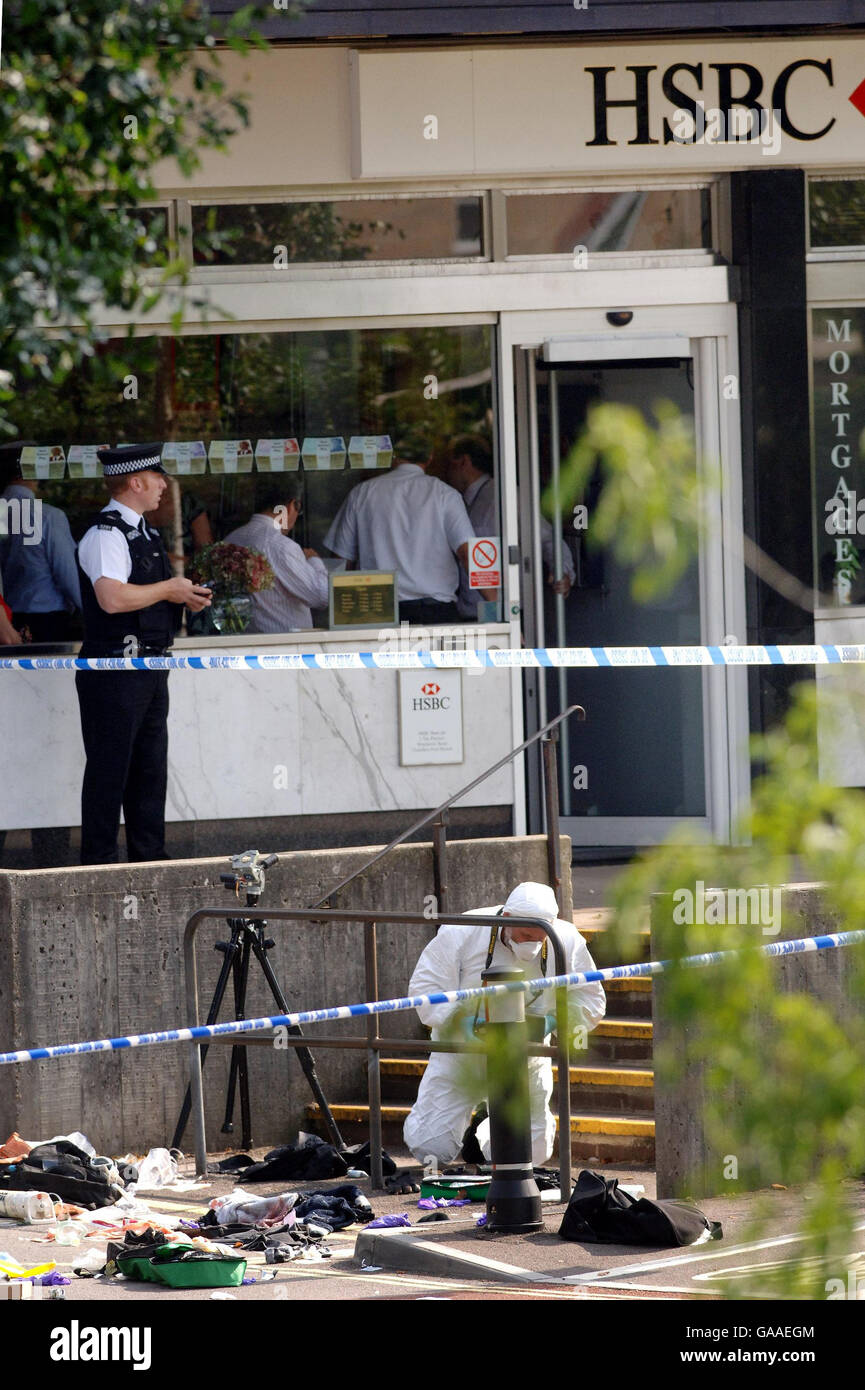Robber shot dead during bank raid Stock Photo - Alamy