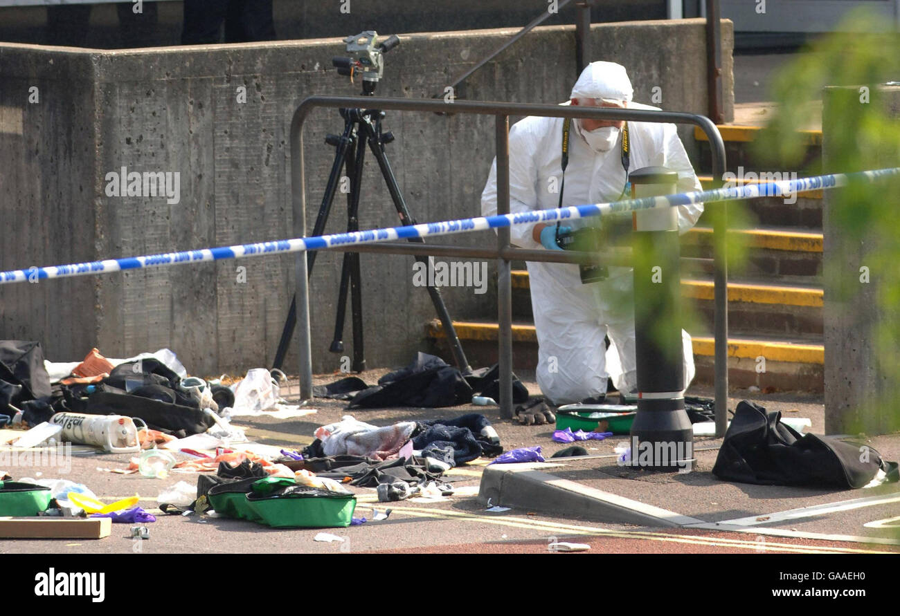 Robber shot dead during bank raid Stock Photo - Alamy