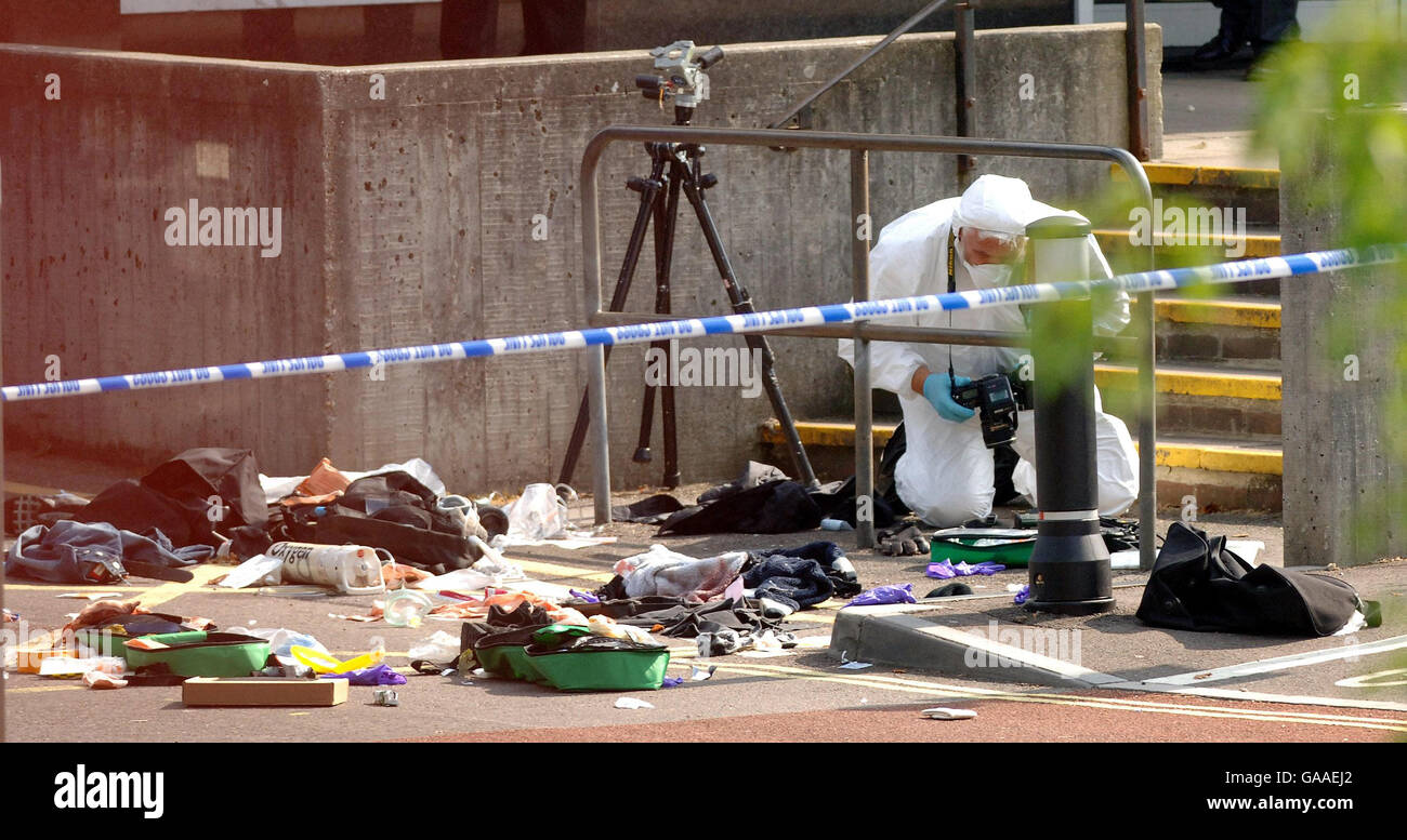 Robber shot dead during bank raid Stock Photo - Alamy