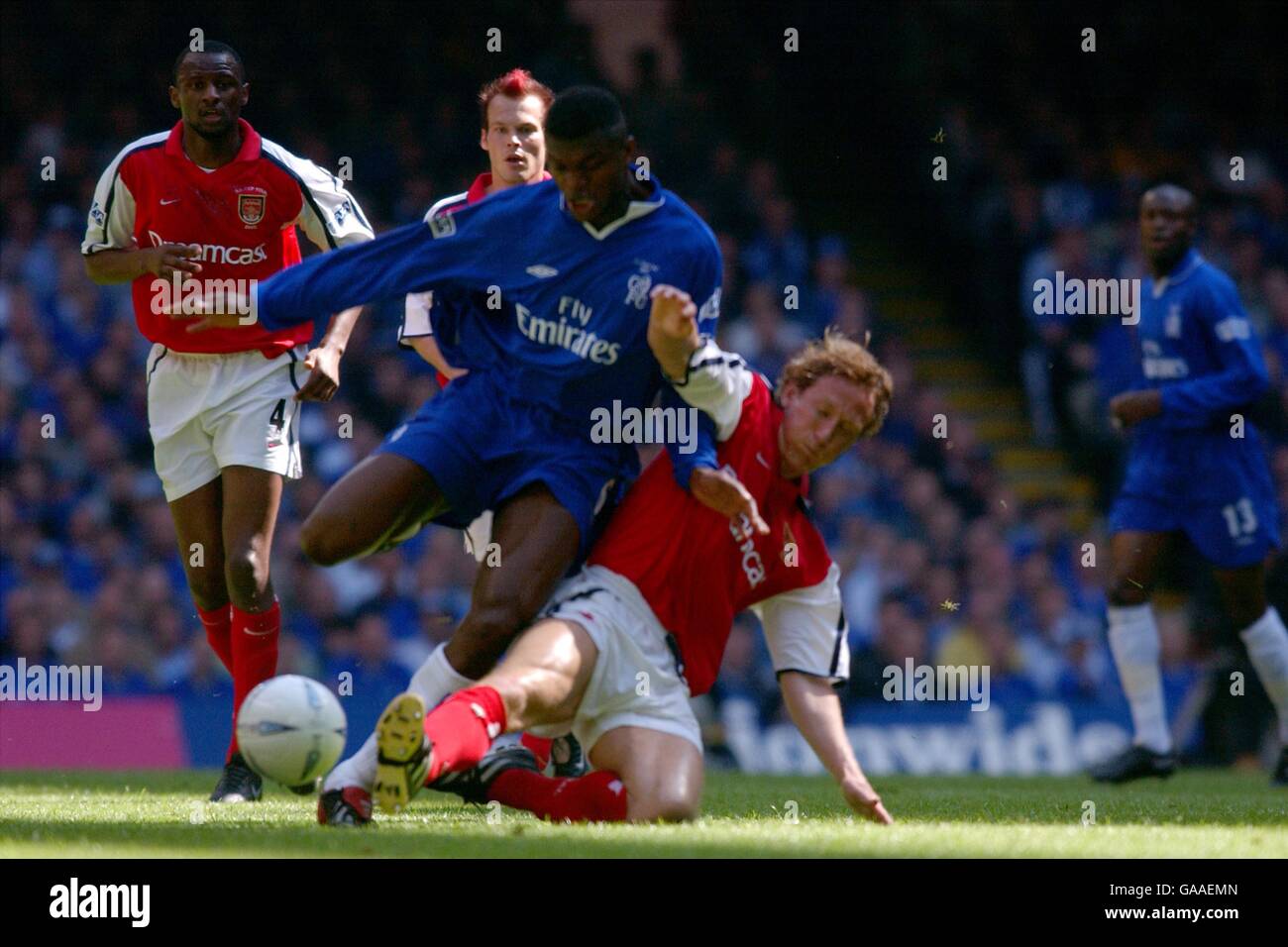 Arsenal's Ray Parlour and Chelsea's Marcel Desailly battle for the ball ...