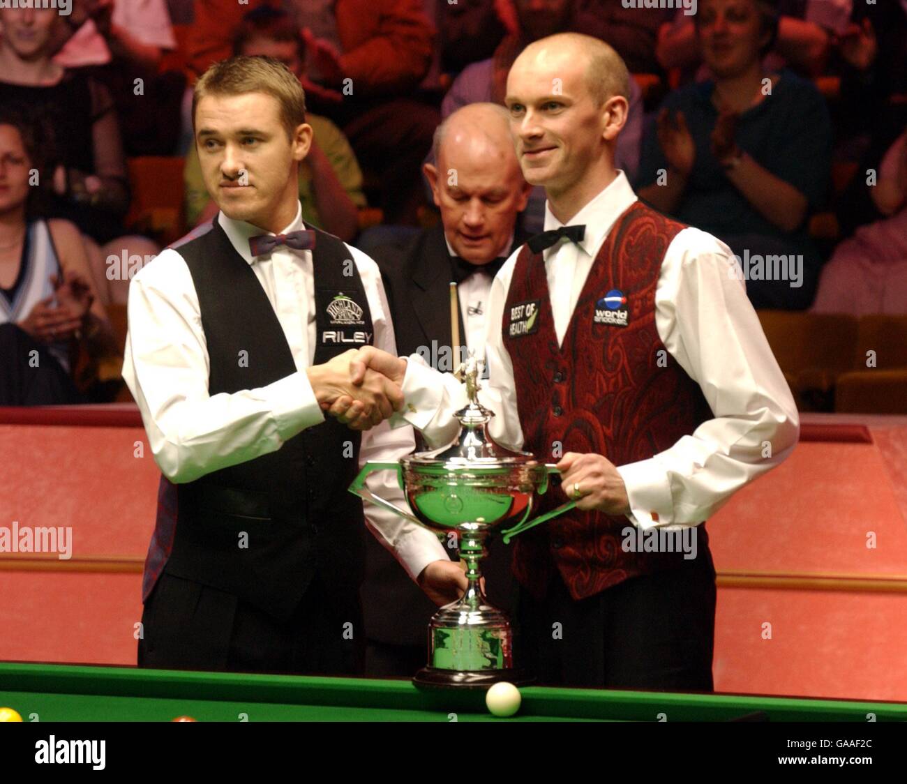 Snooker embassy world championship crucible theatre hi-res stock ...
