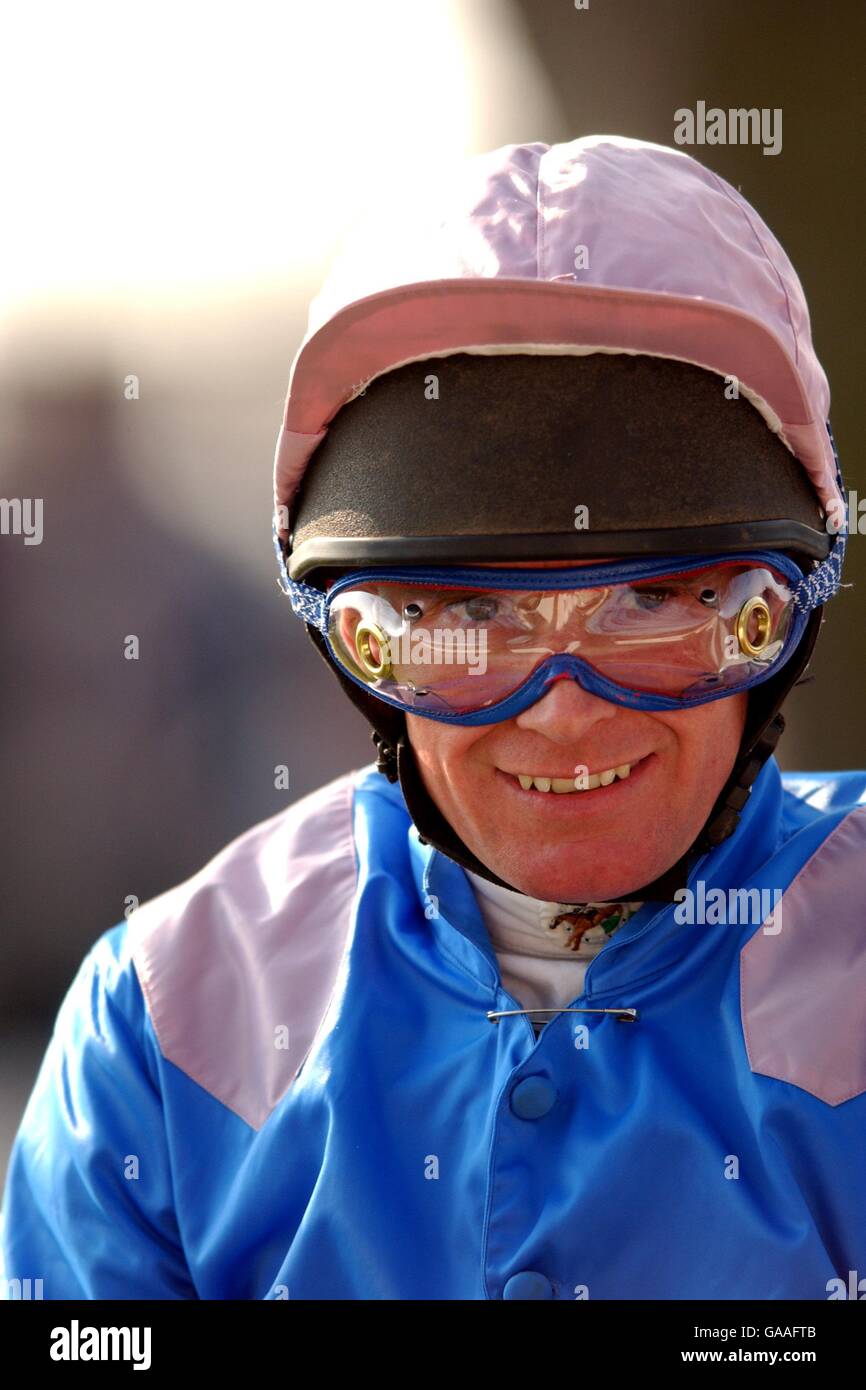 Horse racing martell grand national aintree hi-res stock photography ...