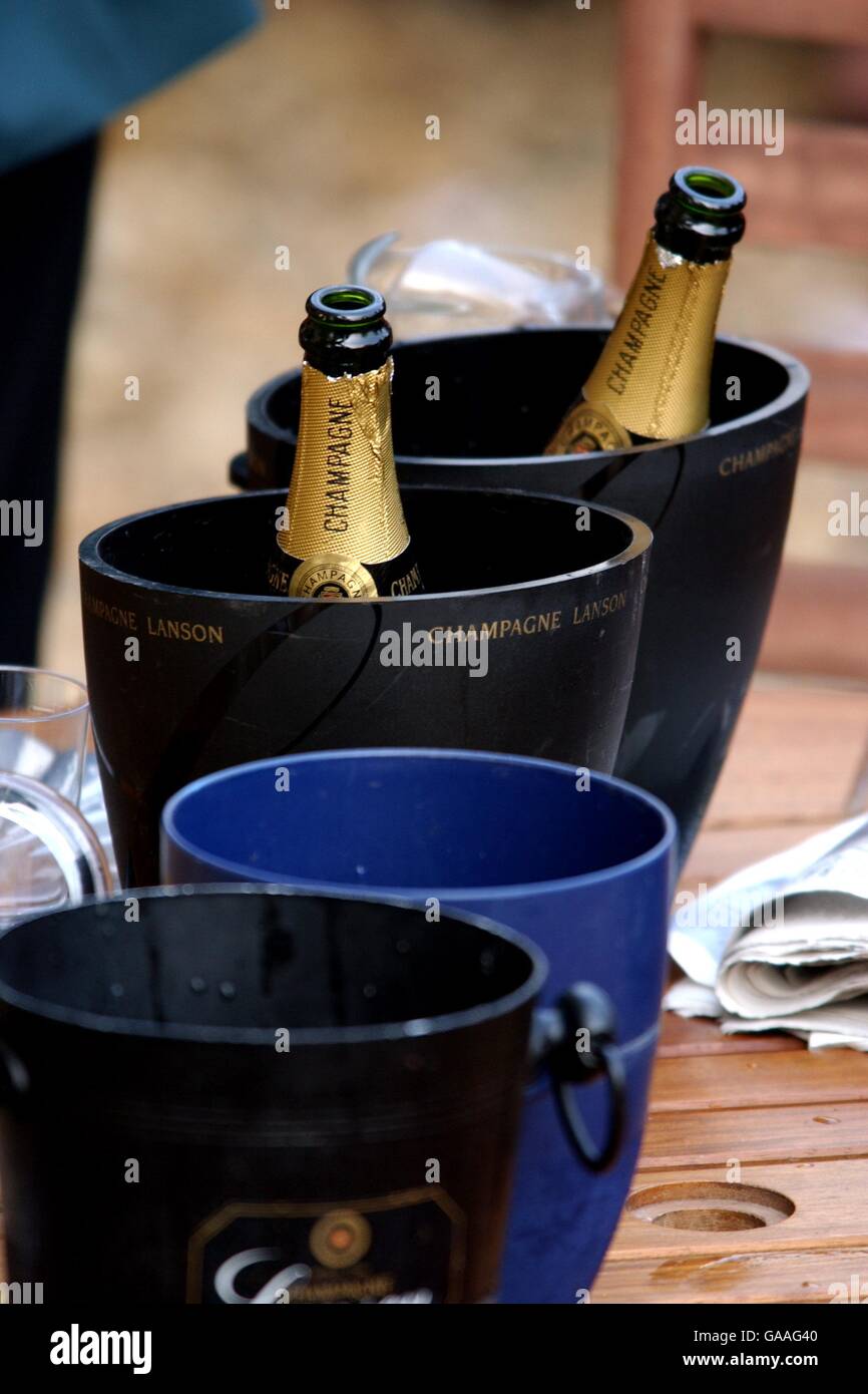 Winners champagne hi-res stock photography and images - Alamy