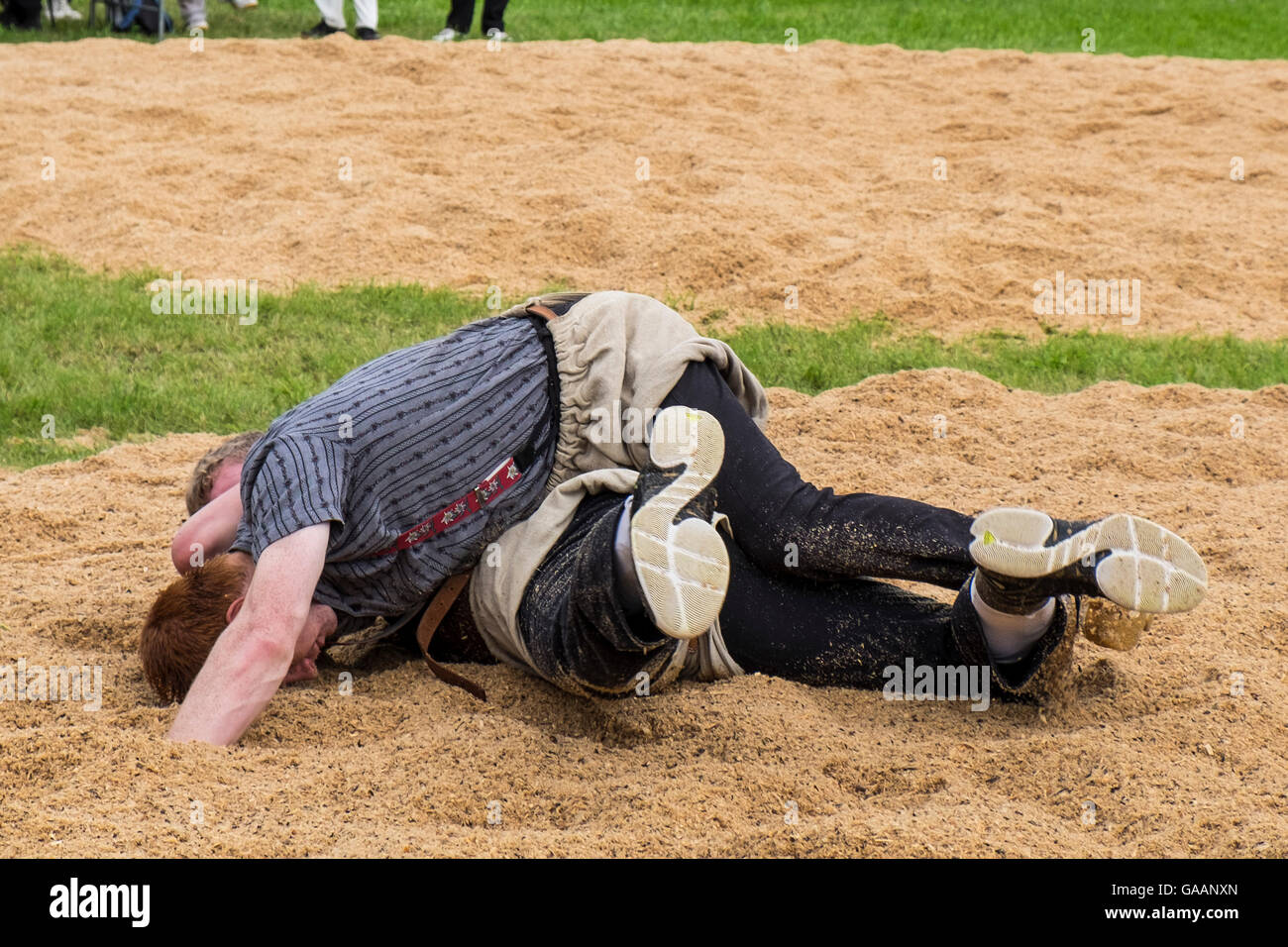 Switzerland traditional swiss wrestling fight hi-res stock photography ...