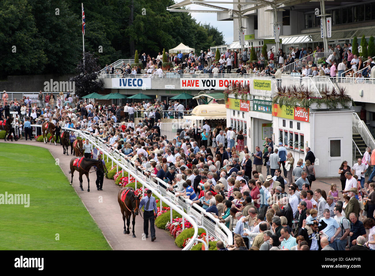 Sandown racecourse stand hi-res stock photography and images - Alamy