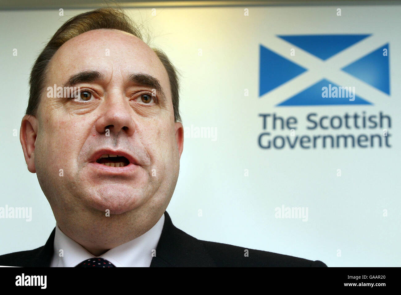 Scottish First Minister Alex Salmond and entrepreneur Sir Tom Hunter ...