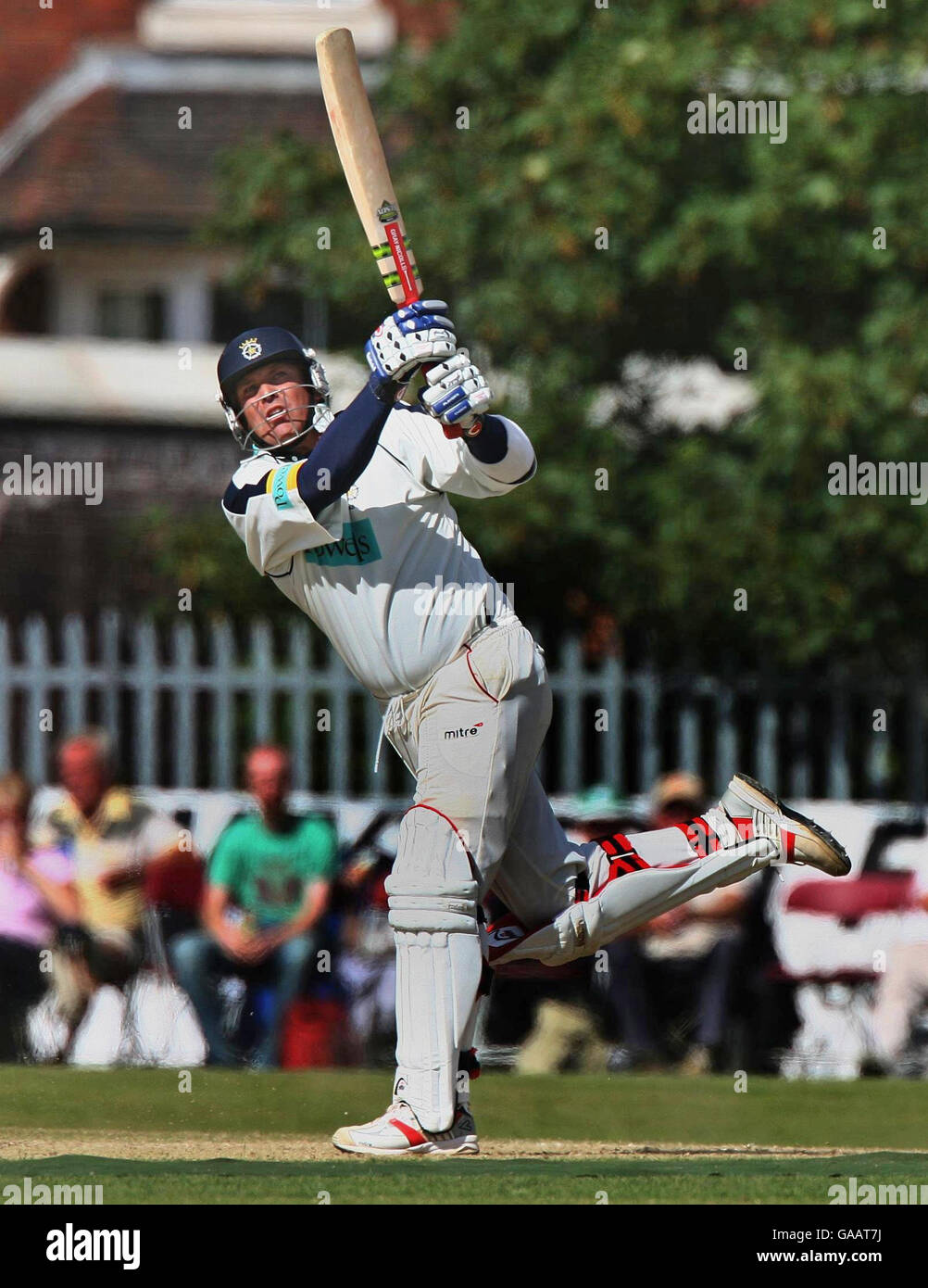 Cricket worcestershire full length action bat england mangpb hi-res ...
