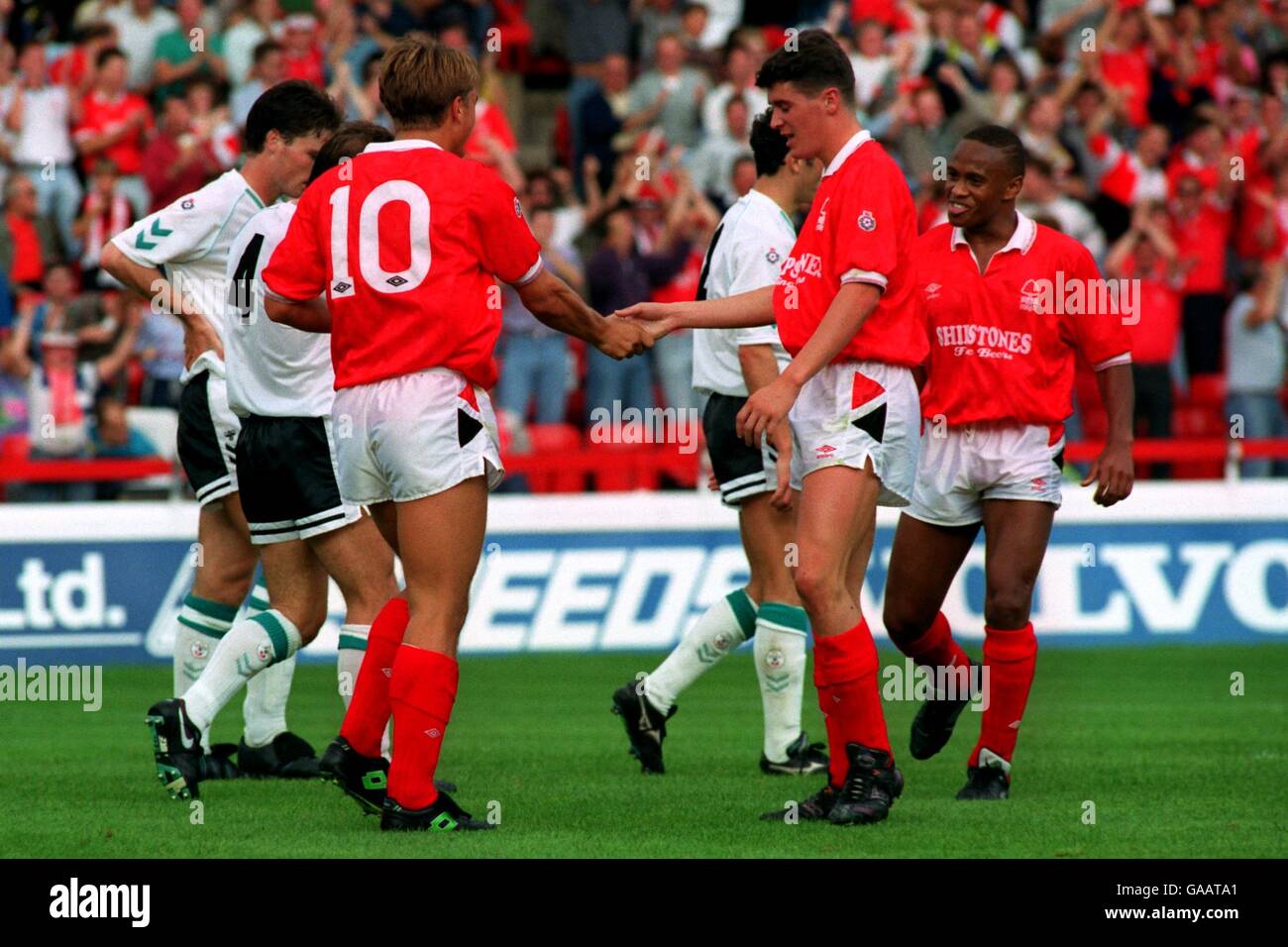 Nottingham Forest's Roy Keane (r) shakes hands with teammate Nigel ...