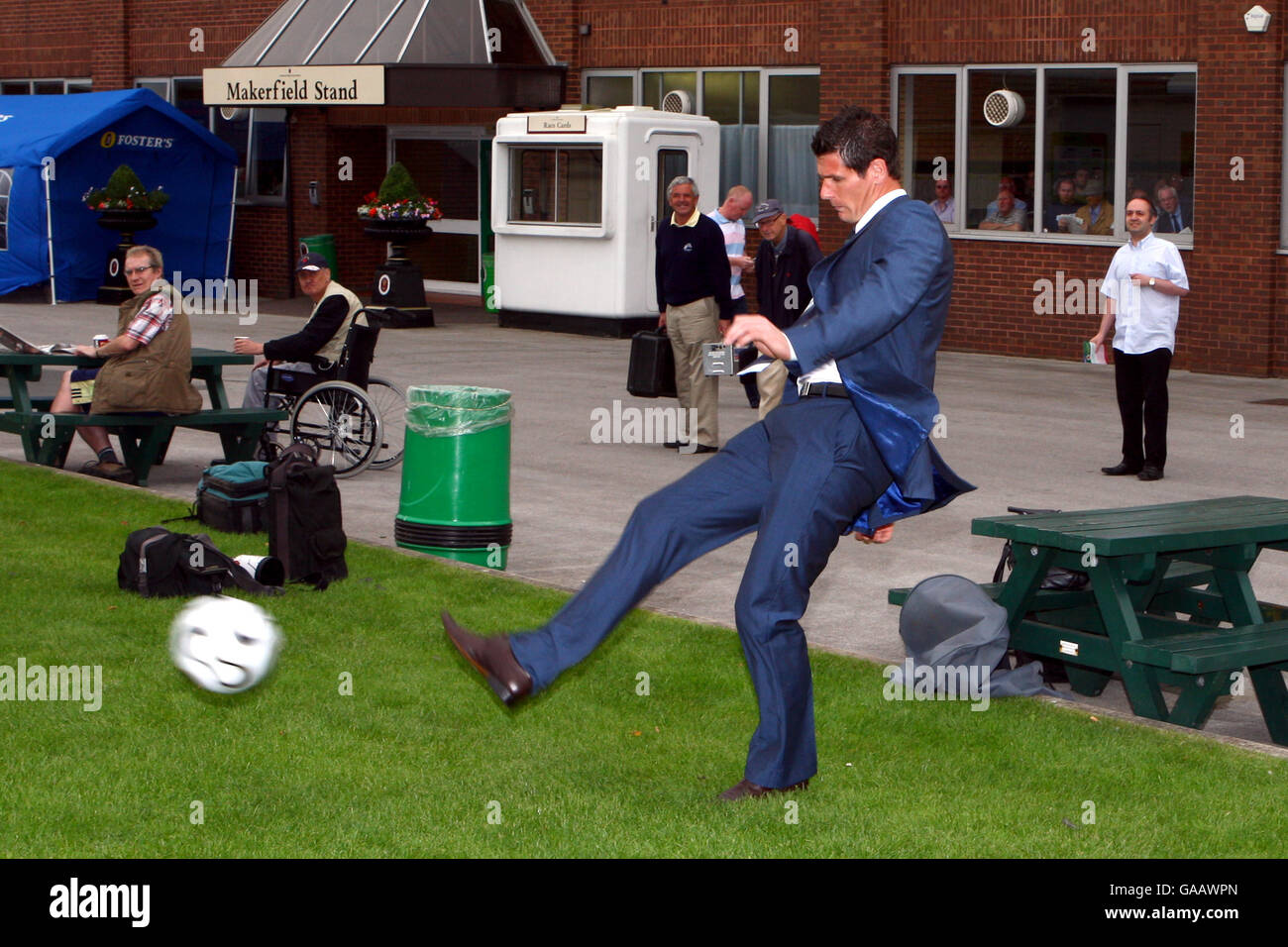 PFA members Mike Pollitt enjoys a day at Haydock racecourse to ...