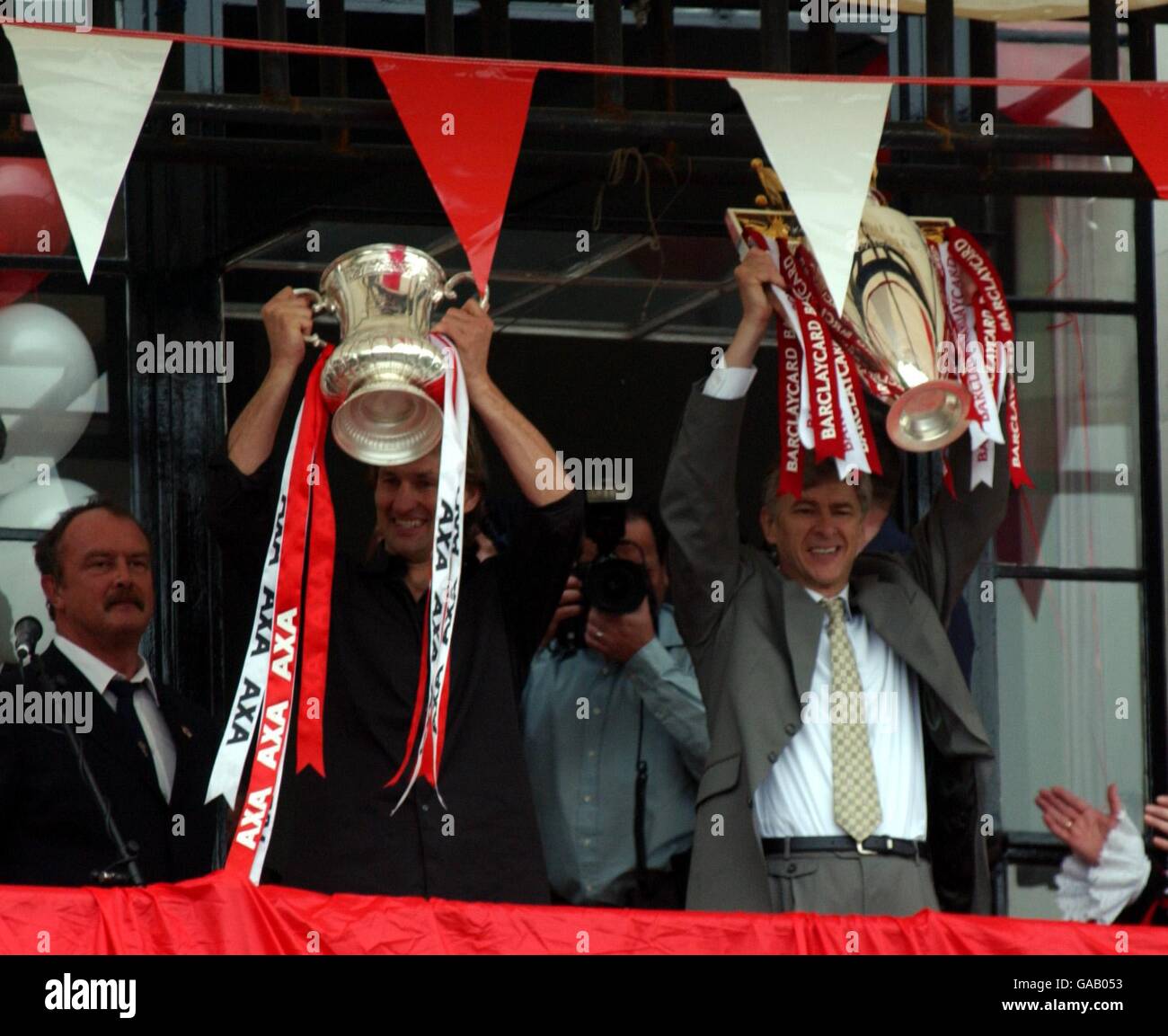 Arsenal tony adams trophy hi-res stock photography and images - Alamy