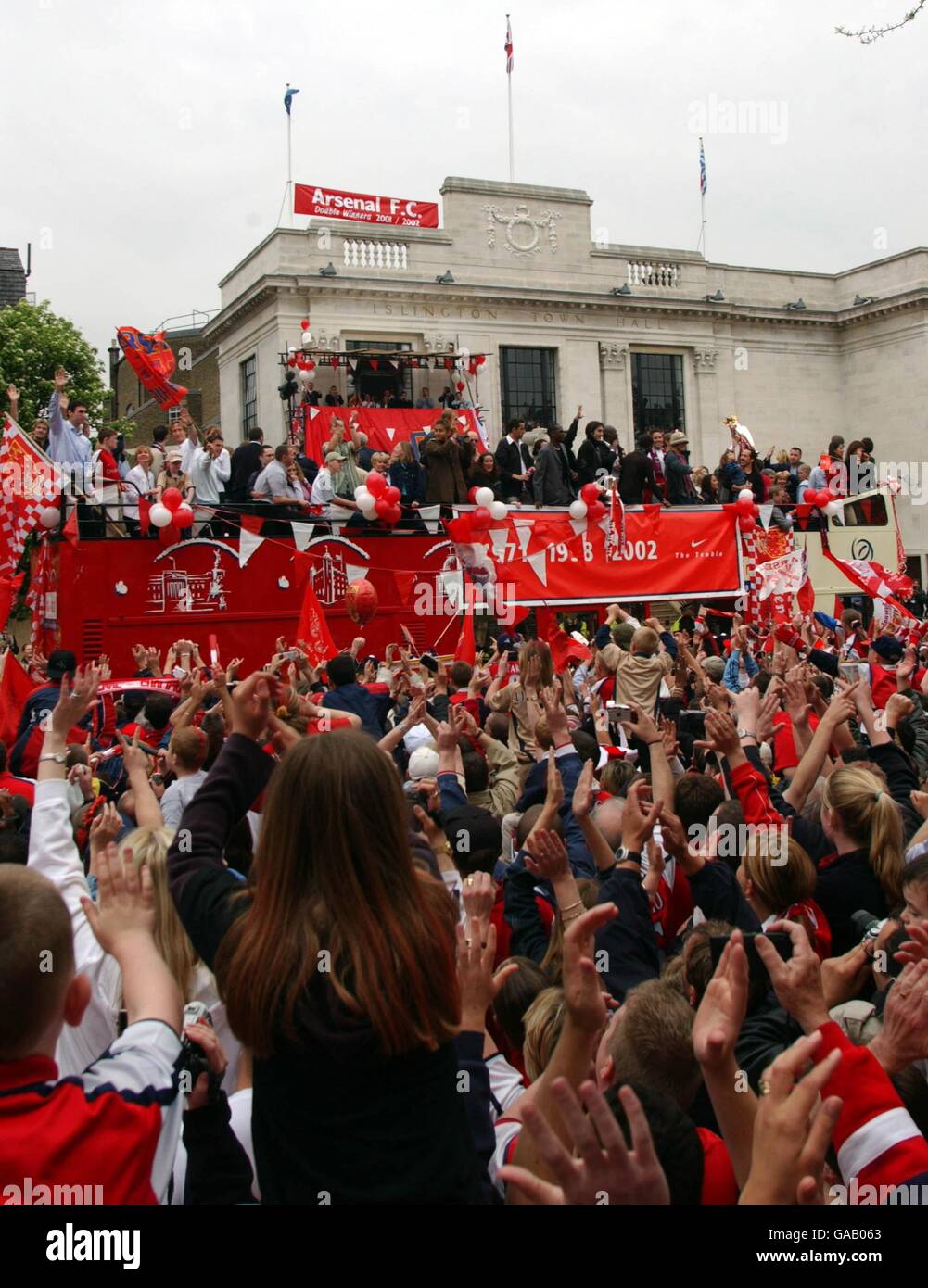Arsenals celebration bus arrives at islington town hall hi-res stock ...