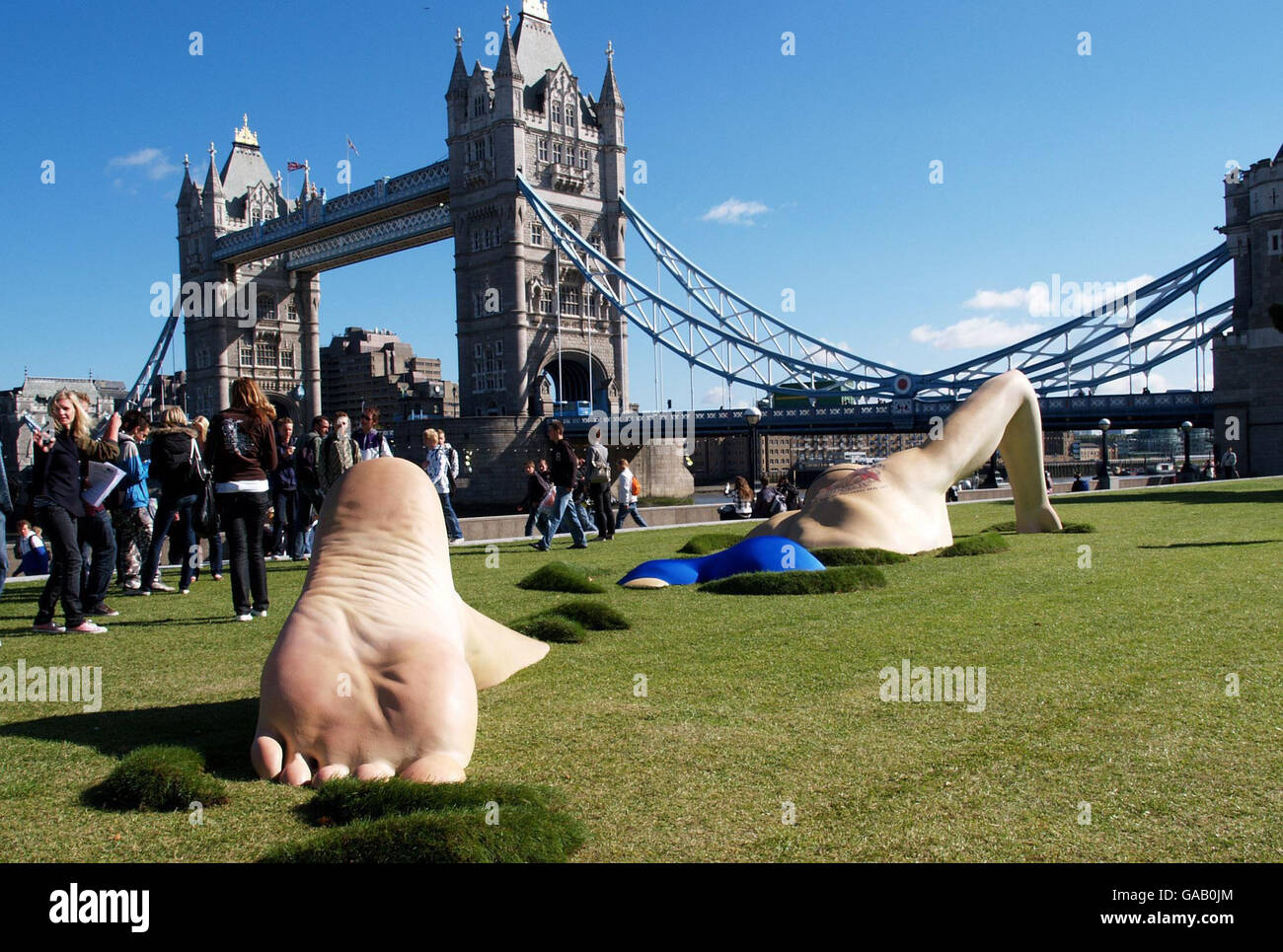 London statue swimmer hi-res stock photography and images - Alamy