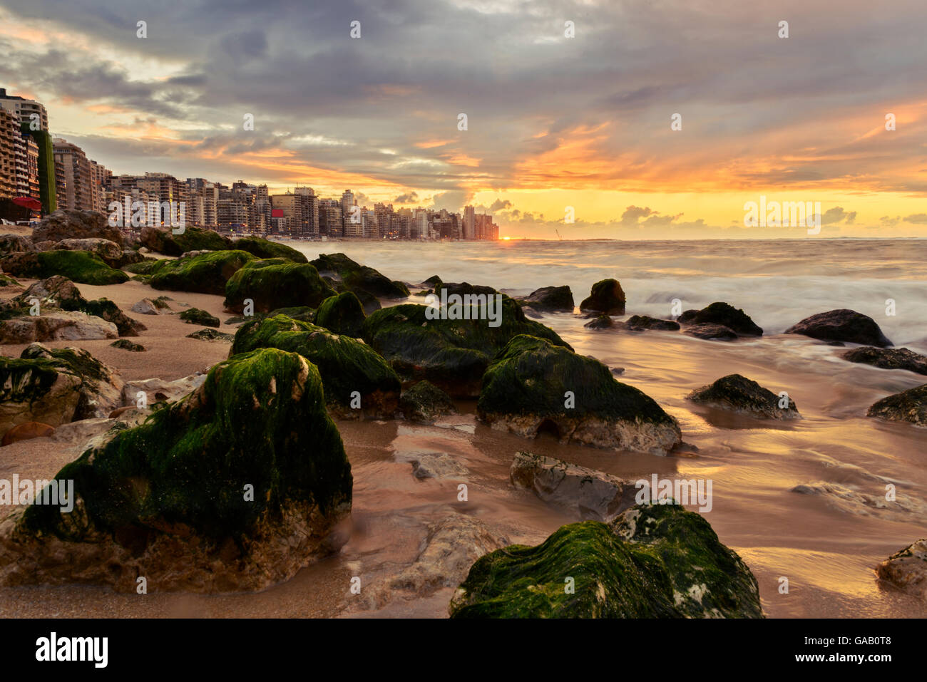 Cityscape sunset background hi-res stock photography and images - Alamy