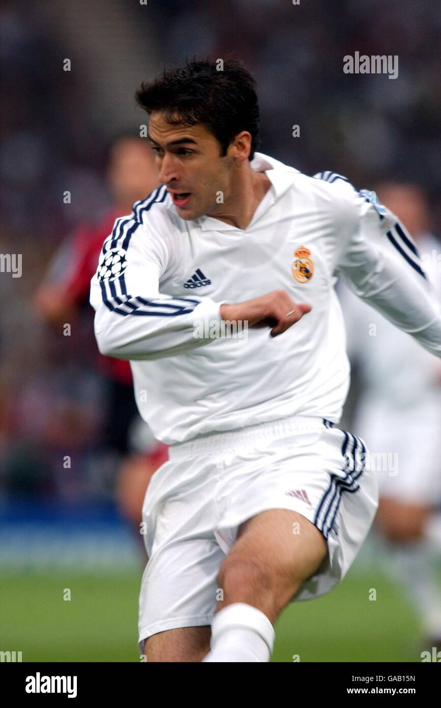 Real Madrid's Raul opens the scoring at Hampden Park Stock Photo - Alamy