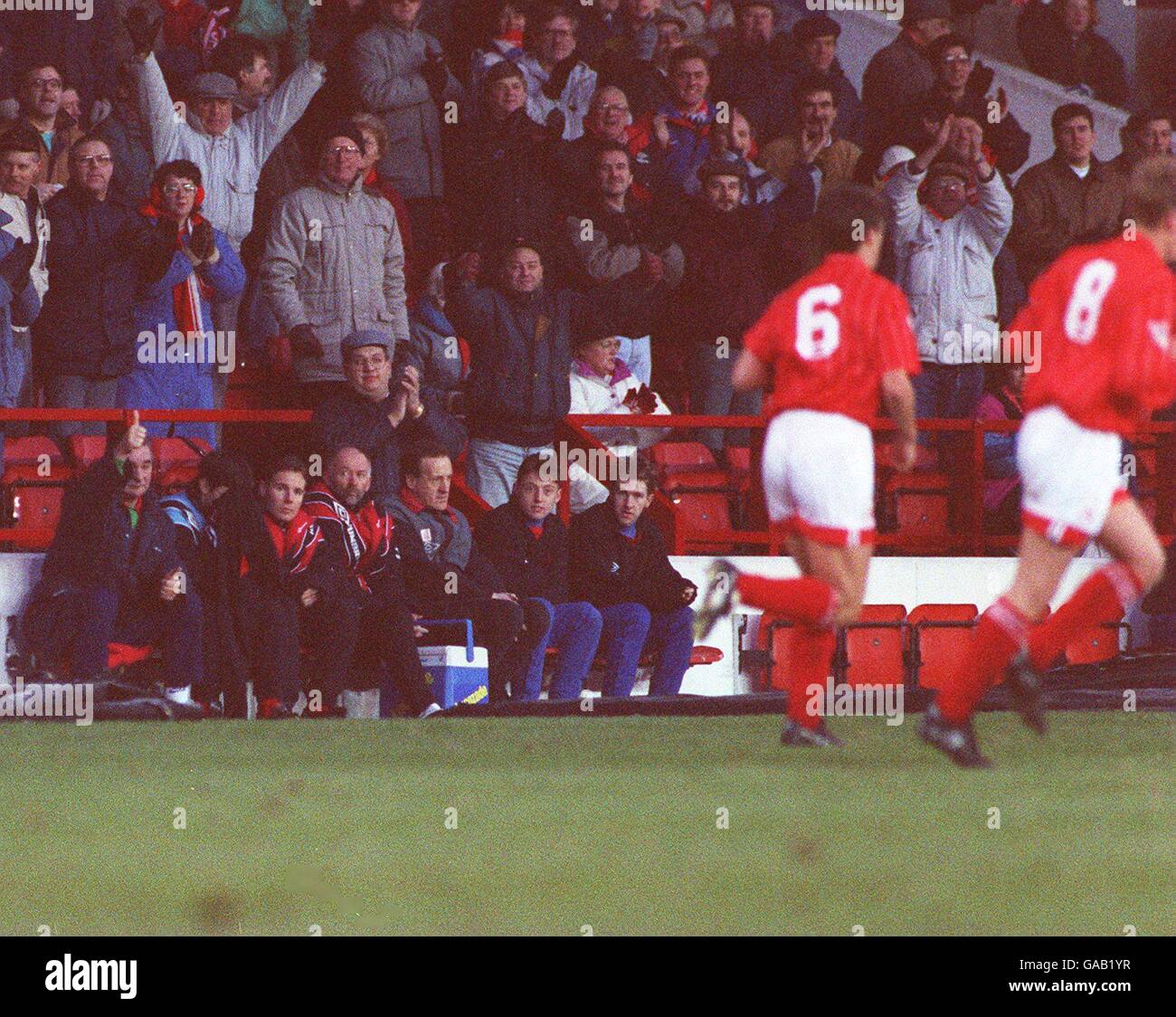 BRIAN CLOUGH GIVES A THUMBS UP AFTER ROY KEANE SCORED FOR FOREST ...