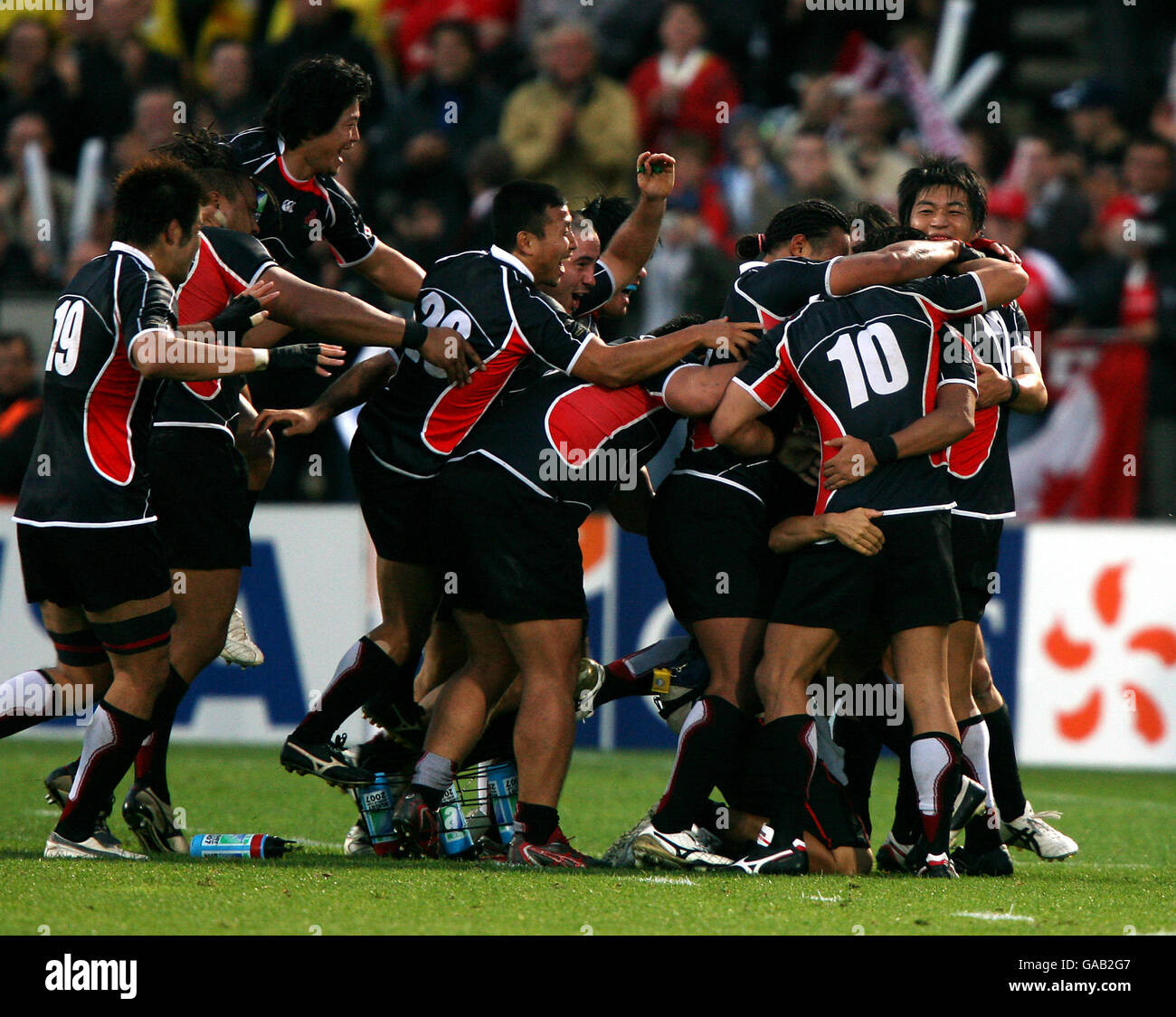 Rugby kick conversion hi-res stock photography and images - Alamy