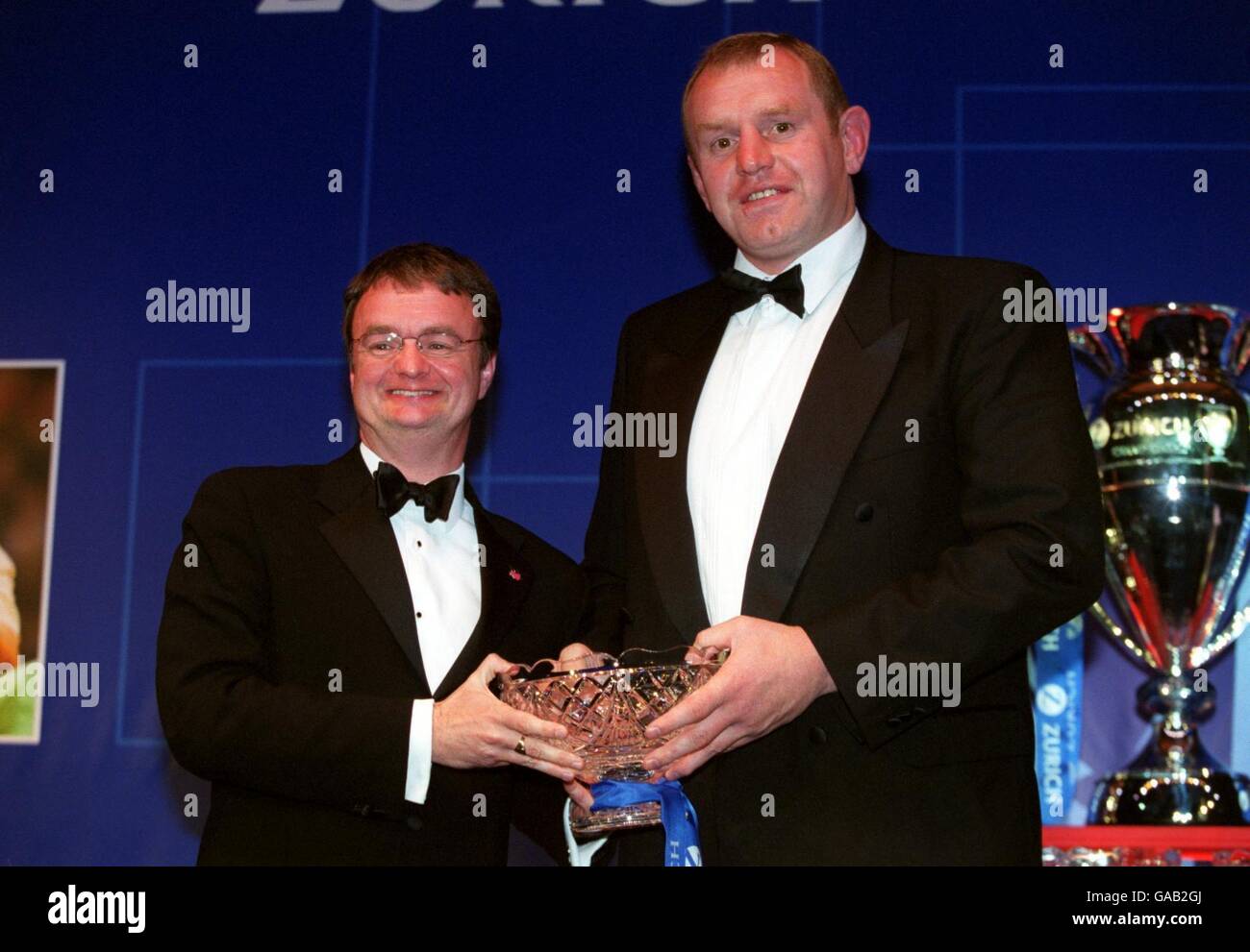 Leicester Tigers coach Dean Richards (r) collects the Young Player of ...