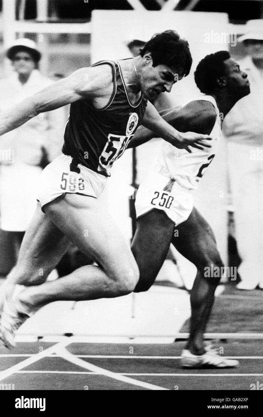 (L-R) Scotland's Allan Wells and England's Mike McFarlane dead heat in ...
