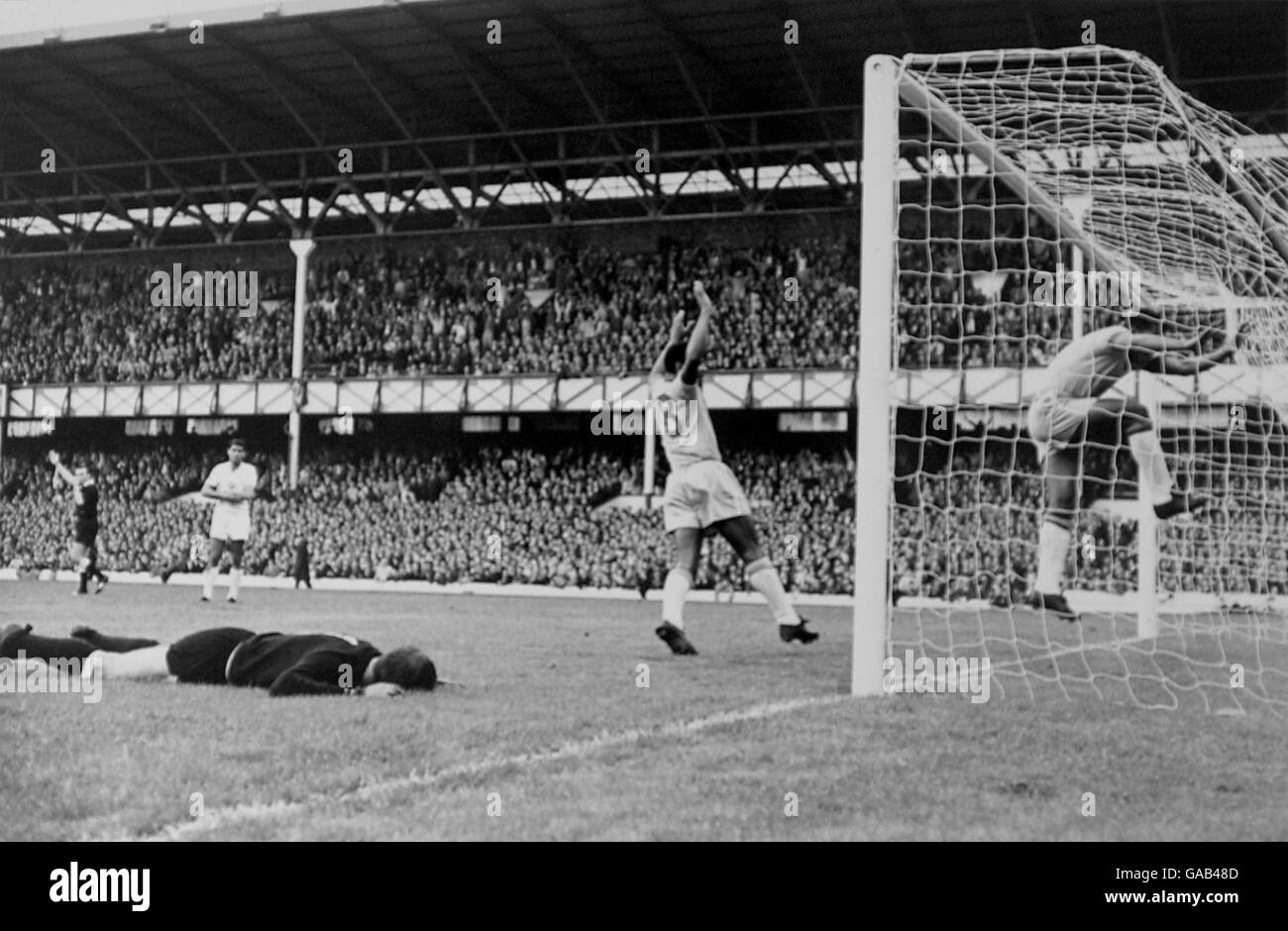 Soccer - World Cup England 66 - Group Three - Brazil v Bulgaria ...
