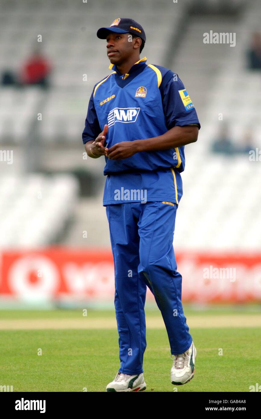 Surrey v hampshire alex tudor hi-res stock photography and images - Alamy