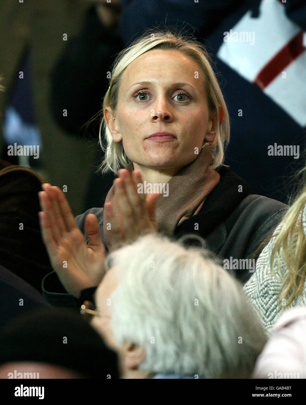 Jonny Wilkinson's girlfriend Shelley Jenkins in the crowd Stock Photo ...