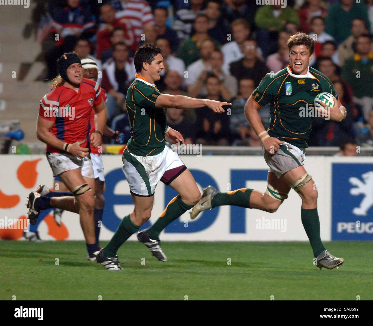 South Africa's Juan Smith (right) goes clear to score a try against the ...