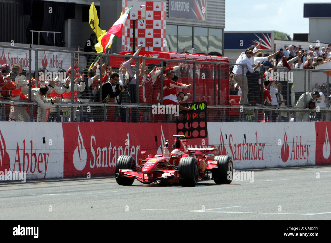 F1 pit wall hi-res stock photography and images - Alamy