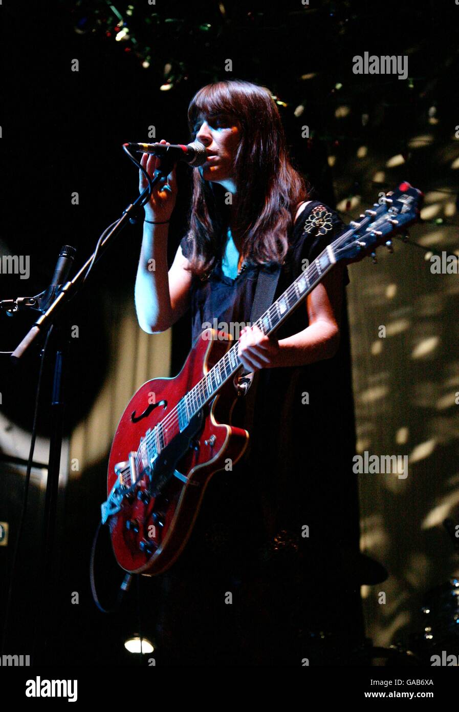 Feist singer hi-res stock photography and images - Alamy