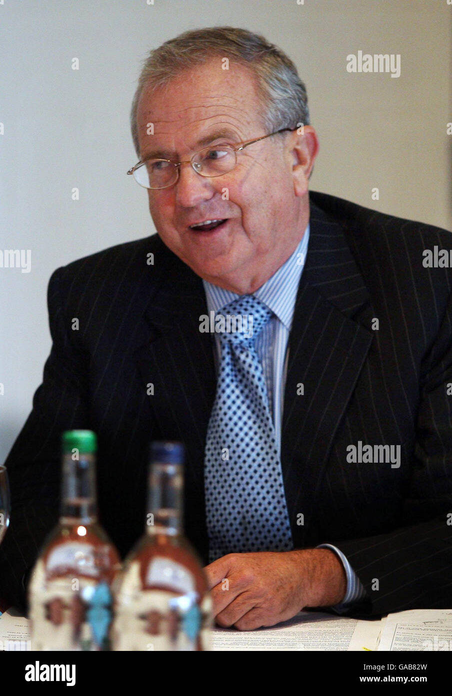 Speaking to advisers hi-res stock photography and images - Alamy