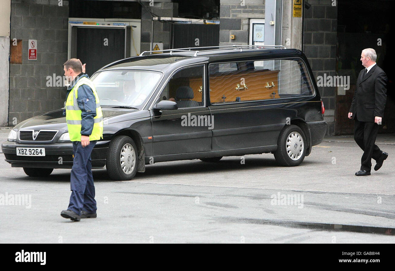 Body of plane crash victim flown home hi-res stock photography and ...