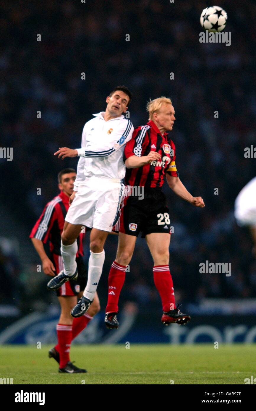 Bayer Leverkusen's Carsten Ramelow (r) jumps for a header with Real ...