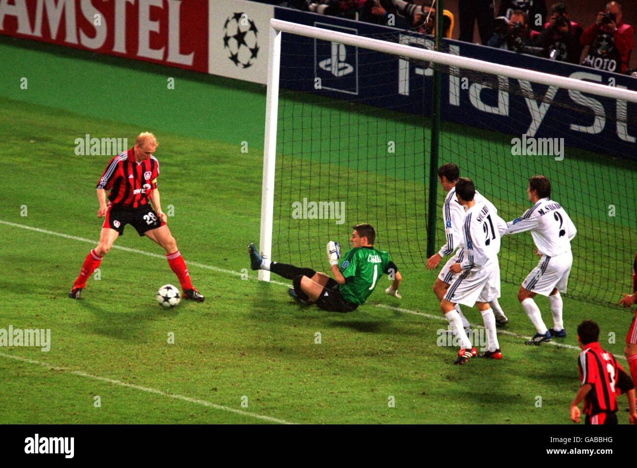 Real madrid v bayer leverkusen carsten ramelow hi-res stock photography ...