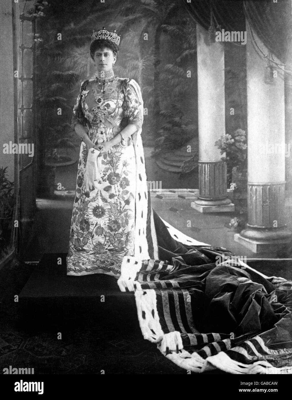 George v coronation robe Black and White Stock Photos & Images - Alamy