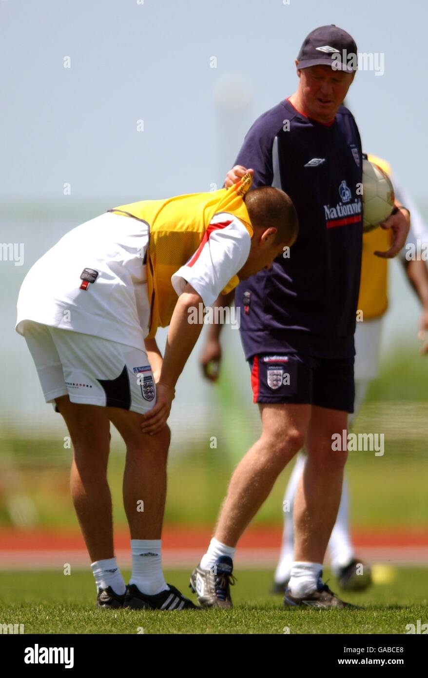 England's Joe Cole pulls up in training with an injury with Steve ...
