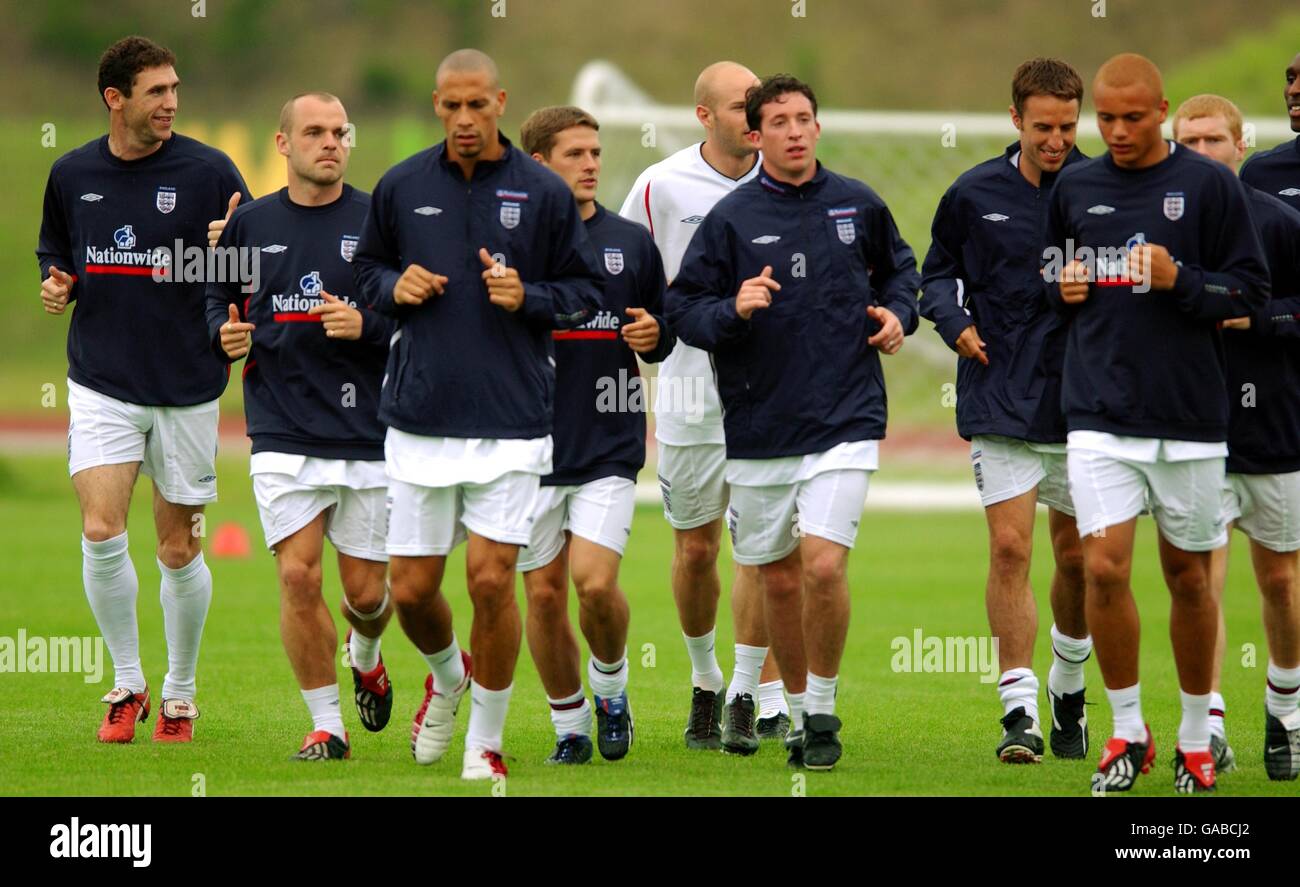 Danny Murphy (2nd left), the England midfielder trains with the rest of ...
